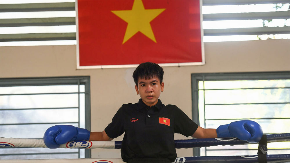 Vietnamese boxer battles poverty, prejudice to be world champion