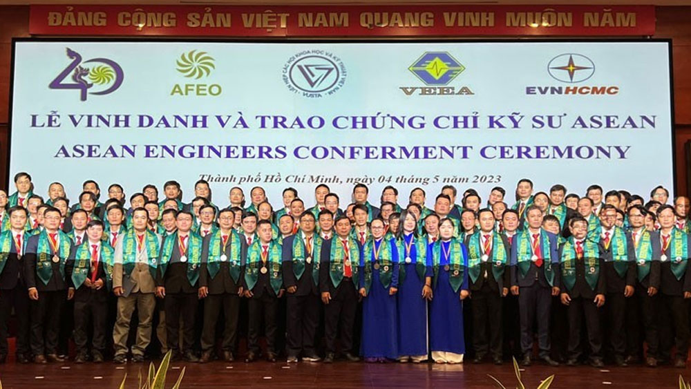 ASEAN certificate awarded to 123 electrical engineers